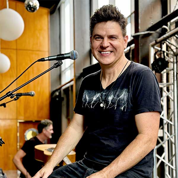 Tommy Emmanuel Guitar Camp USA | 4 Days and Nights of Finger Pickin ...